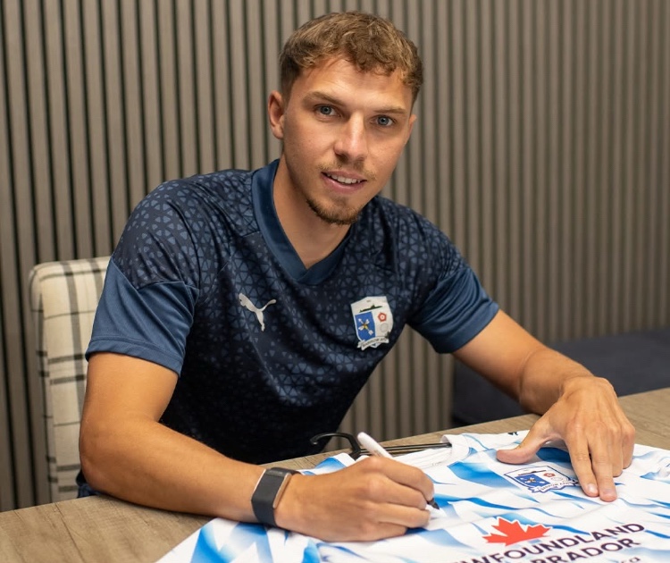 Barrow AFC: First signing announced as Scott Smith joins The Bluebirds ...